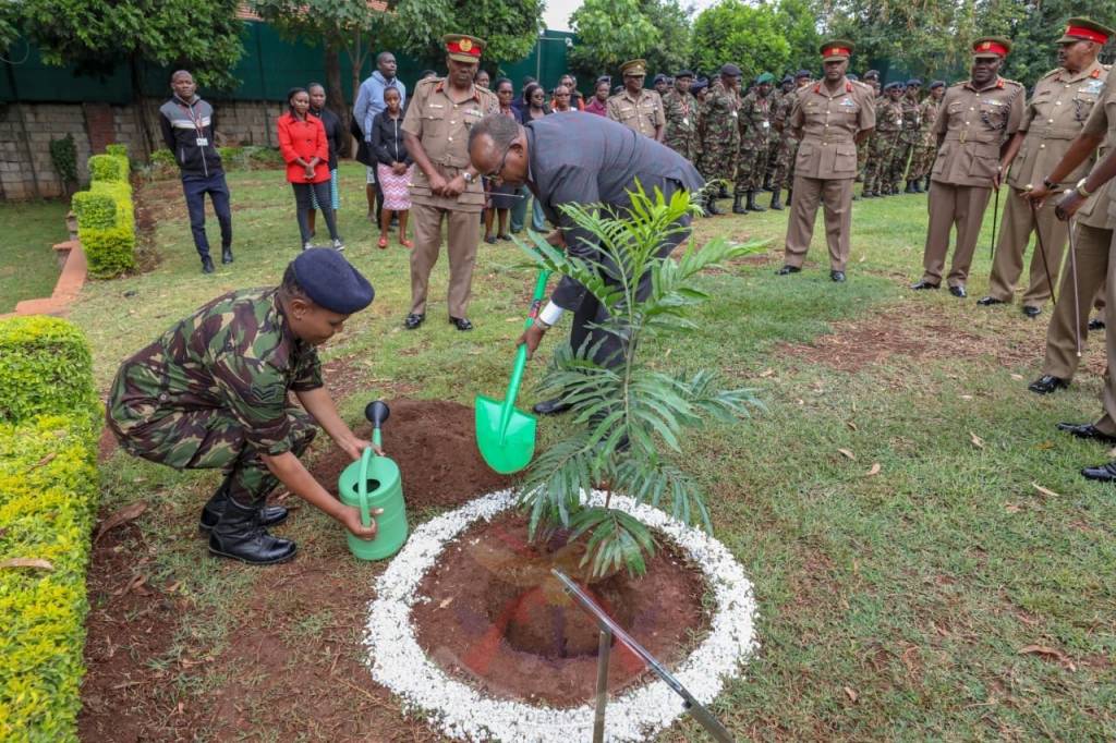 KENYA ARMY WELCOMES CS DEFENCE – Ministry of Defence – Kenya