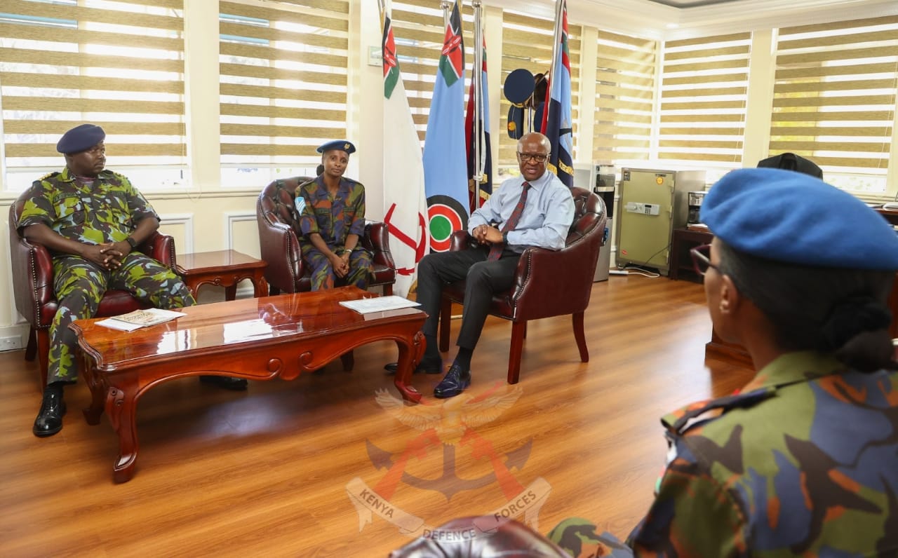 CDF MEETS BOSTON MARATHON CHAMPION – Ministry of Defence – Kenya