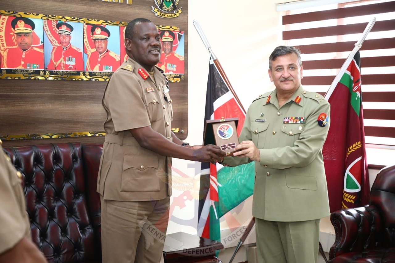 COMMANDER KENYA ARMY HOSTS PAKISTAN GENERAL AT HEADQUARTERS KENYA ARMY – Ministry of Defence – Kenya