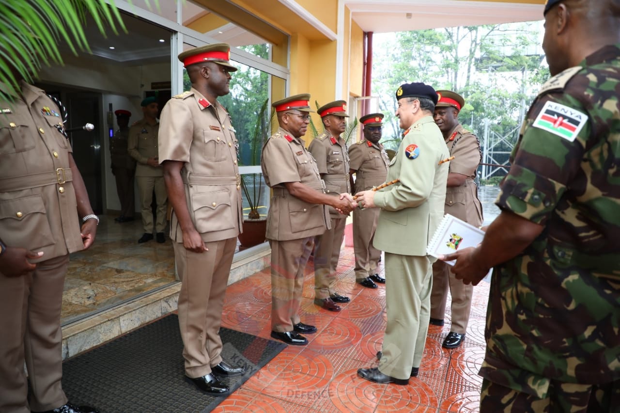 COMMANDER KENYA ARMY HOSTS PAKISTAN GENERAL AT HEADQUARTERS KENYA ARMY – Ministry of Defence – Kenya