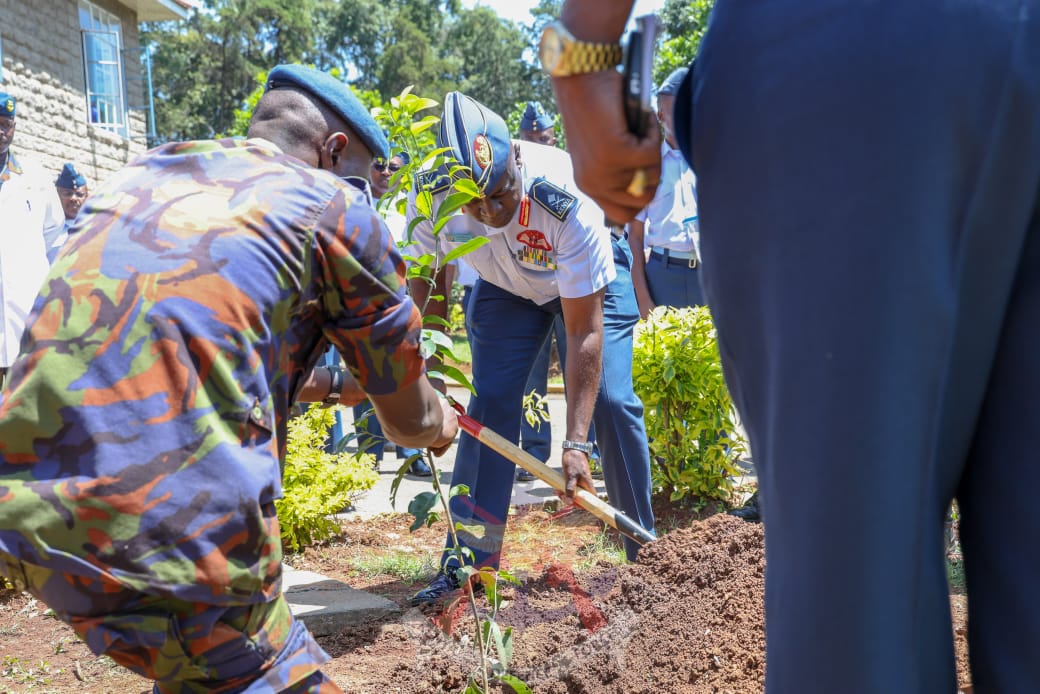 COMMANDER KENYA AIR FORCE COMMENCES END OF YEAR TOUR AT MOI AIR BASE ...