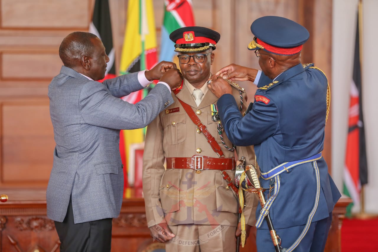 COMMANDER IN CHIEF PRESIDES OVER INVESTITURE OF RANKS AND SWEARING IN ...