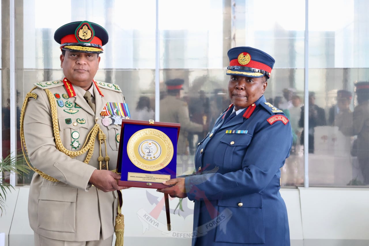 SRI LANKAN CHIEF OF DEFENCE STAFF VISITS DEFENCE HEADQUARTERS ...